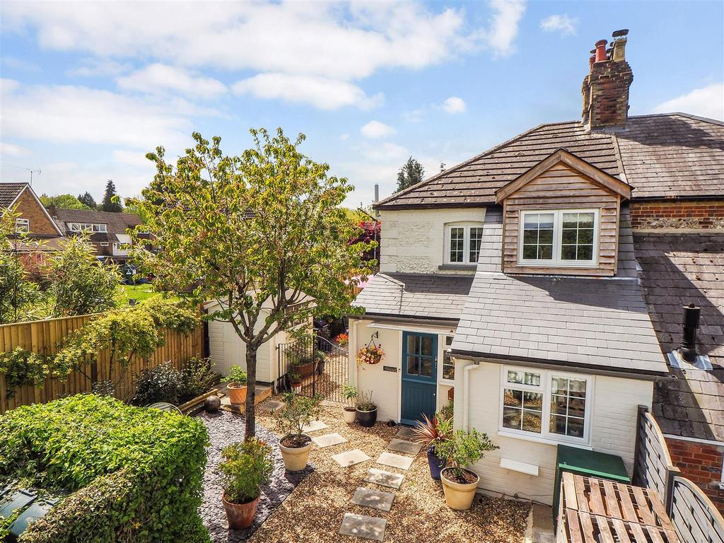 Village Street, Thruxton, Andover 2 bed cottage - £425,000