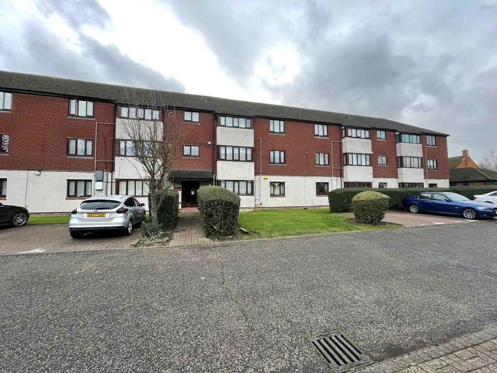 9 Waymans, Teviot Avenue, Aveley... 2 bed flat - £130,000