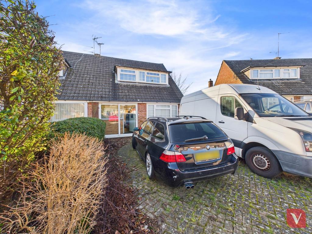 Park View Close, Luton LU3 3 bed semi-detached bungalow for sale - £360,000