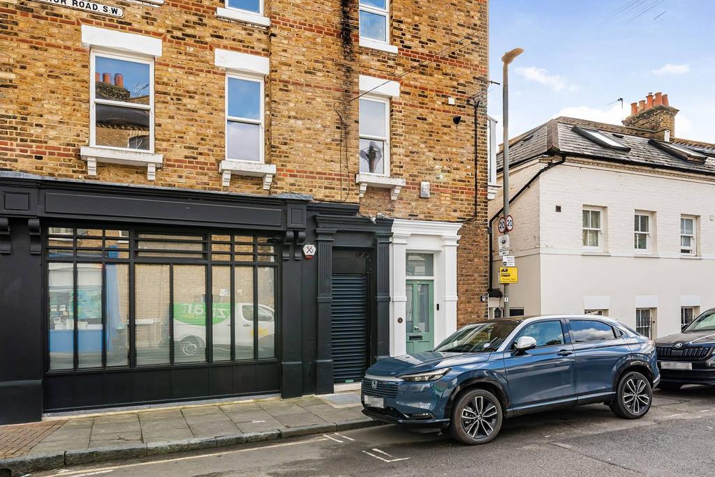Felsham Road, Putney, London, SW15 2 bed flat - £2,750 pcm (£635 pw)