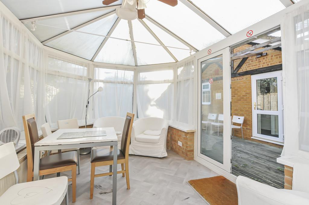 Colnbrook 6 bed detached house for sale - £599,950