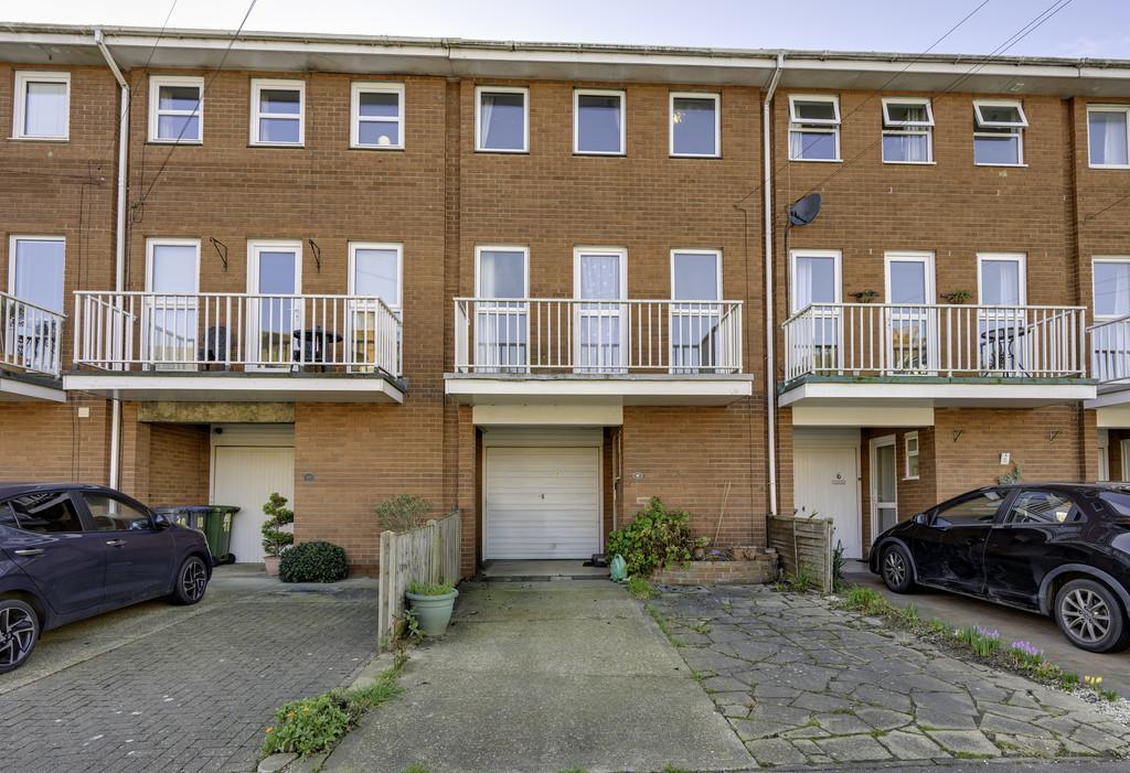 Stanley Road, Suffolk IP11 3 bed townhouse for sale - £285,000