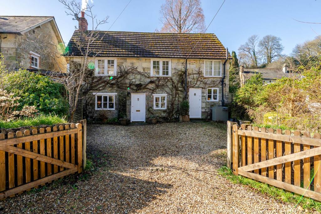 Fovant 3 bed detached house for sale - £495,000