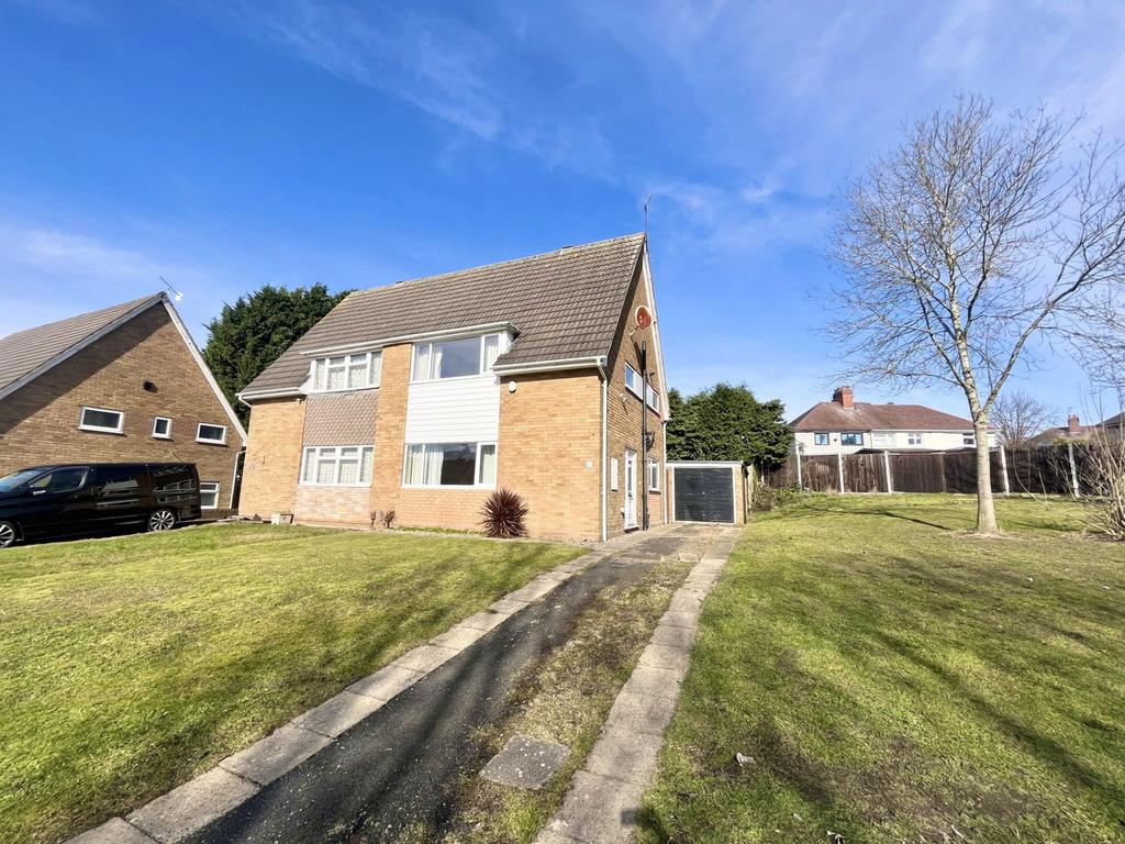 Chelmar Drive, Brierley Hill DY5 2 bed semi-detached house - £180,000