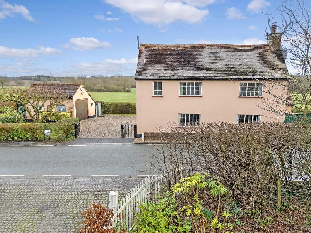 Church Road, West Hanningfield 3 bed detached house for sale - £800,000