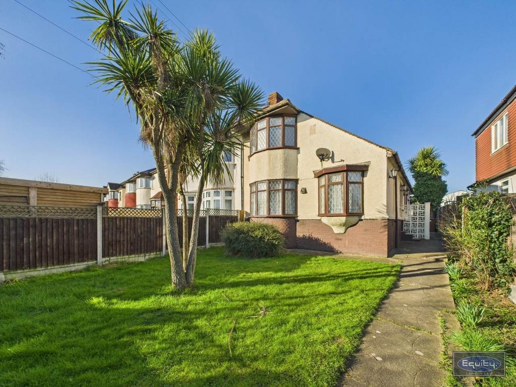 East Rochester Way, Sidcup, Kent 4 bed house - £2,200 pcm (£508 pw)