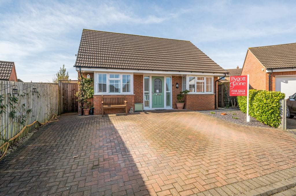 Orford Close Brookenby, Binbrook... 2 bed detached bungalow - £180,000
