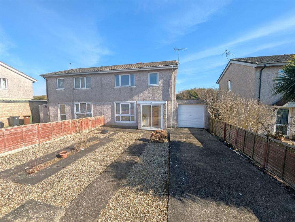Southall Road, Corby NN17 3 bed semi-detached house - £195,000