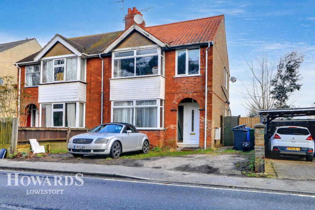 Victoria Road, South Oulton Broad 3 bed semi-detached house - £160,000