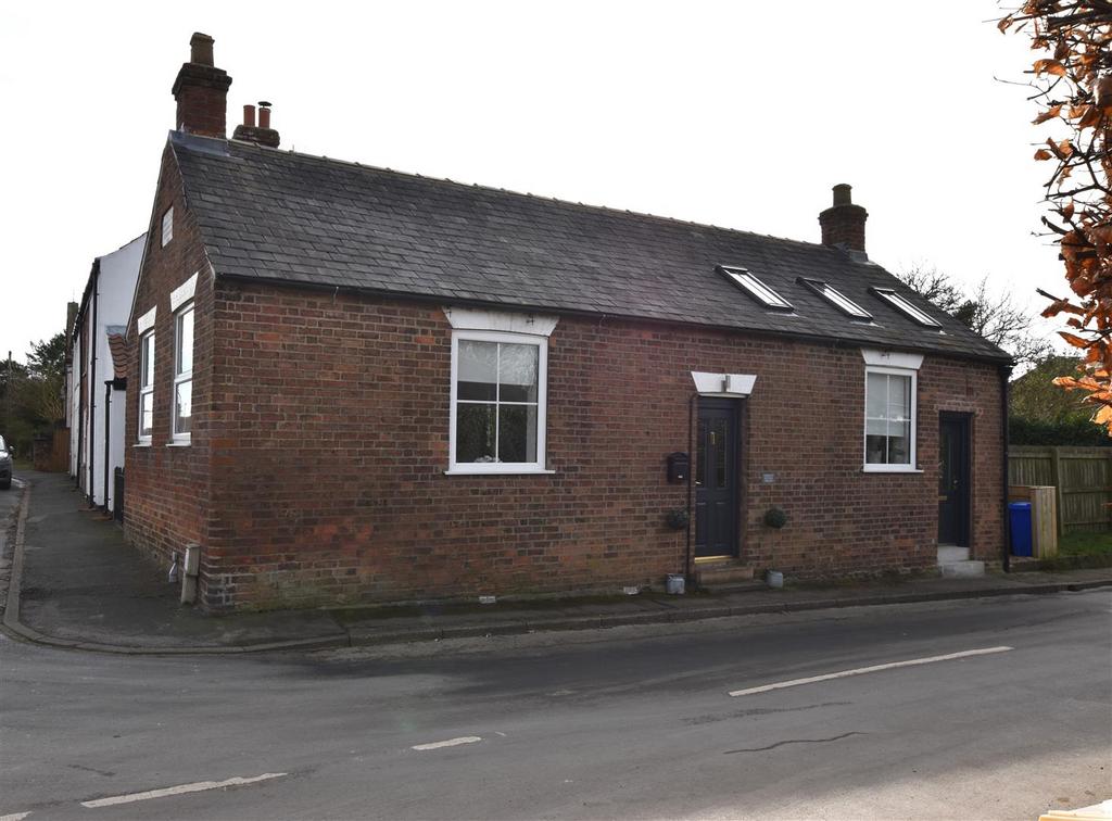Church Lane, Withernwick, Hull 2 bed detached house - £90,000