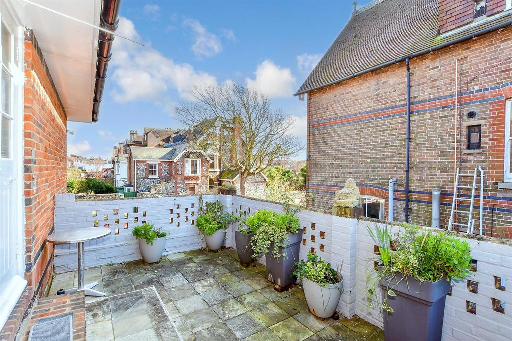 Granville Lodge, Littlehampton BN17 3 bed apartment - £254,000