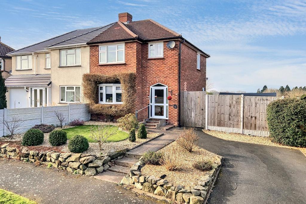 Loak Road, Wolverhampton WV7 3 bed semi-detached house for sale - £299,000