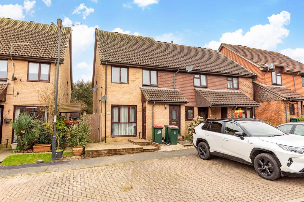 Excalibur Close, Crawley RH11 1 bed maisonette - £180,000