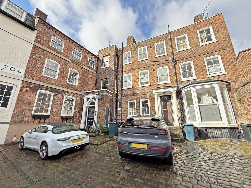 Rodney House, School Gardens, Shrewsbury 2 bed apartment - £250,000