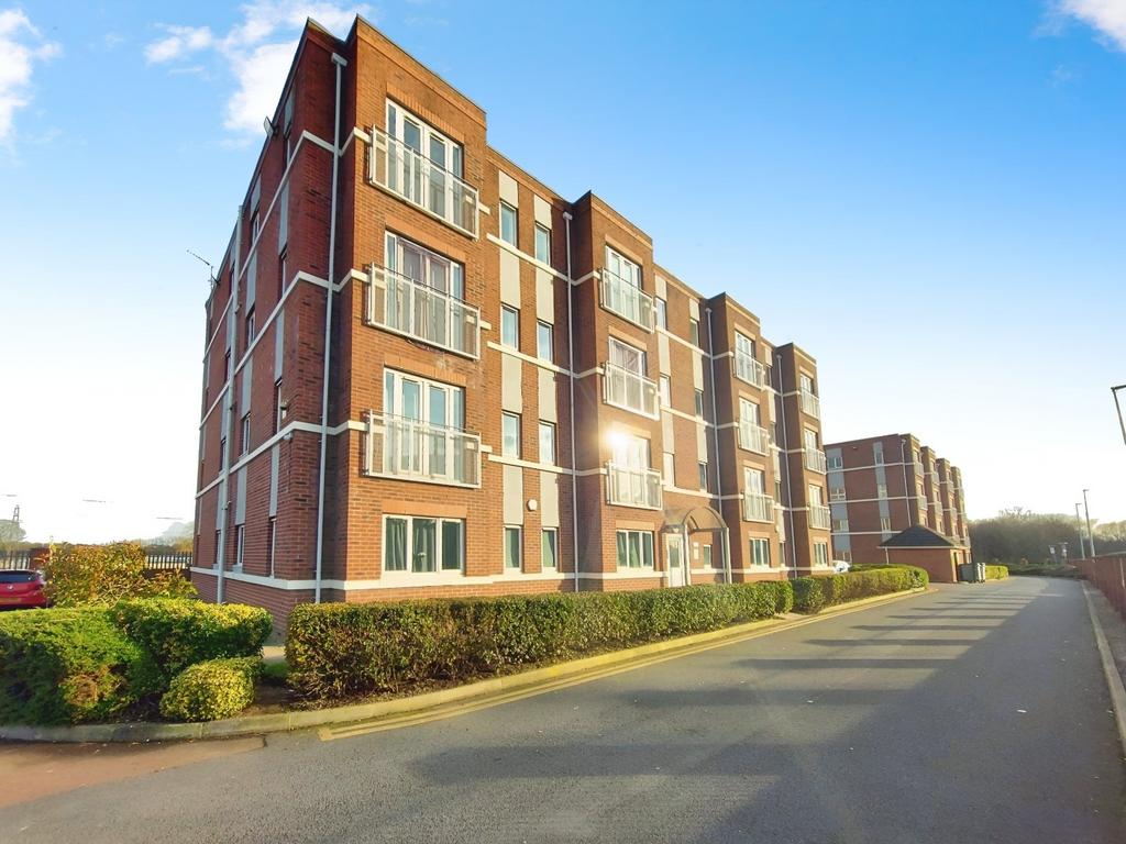 The Locks, Forebay Drive, Irlam, M44 2 bed flat for sale - £120,000