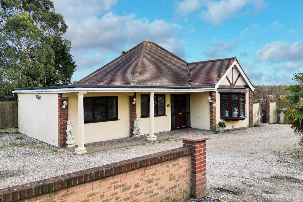 Runwell Road, Runwell, Wickford... 4 bed bungalow for sale - £895,000
