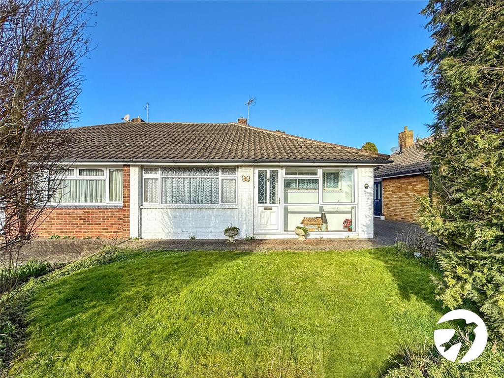 Windsor Drive, Sittingbourne, Kent, ME10 3 bed bungalow - £350,000