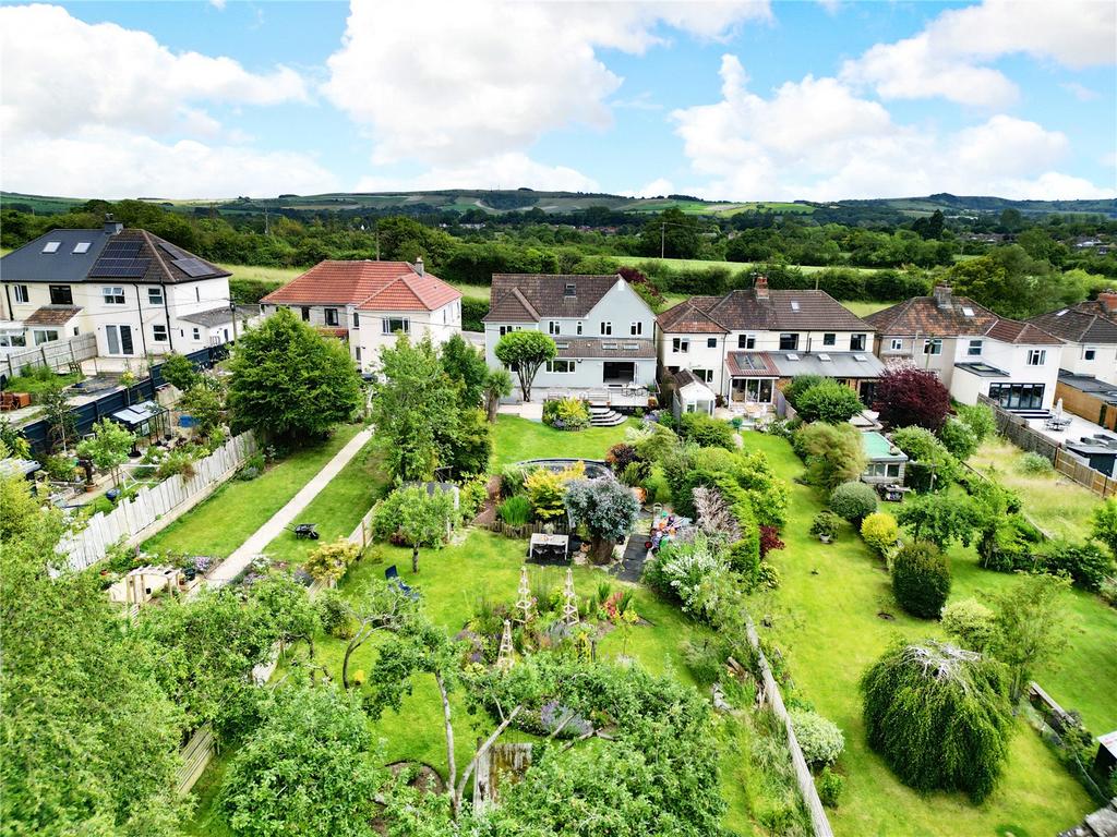 Low Lane, Calne, Wiltshire, SN11 5 bed detached house for sale - £650,000