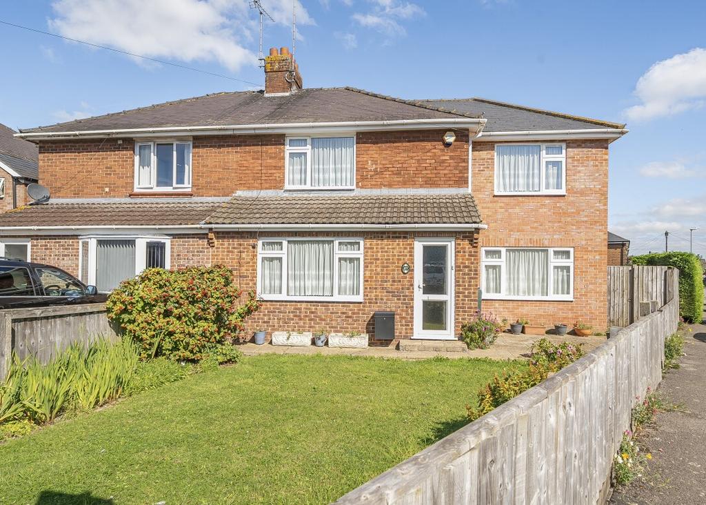 Ermin Street, Stratton, Swindon, SN3 3 bed semi-detached house - £350,000