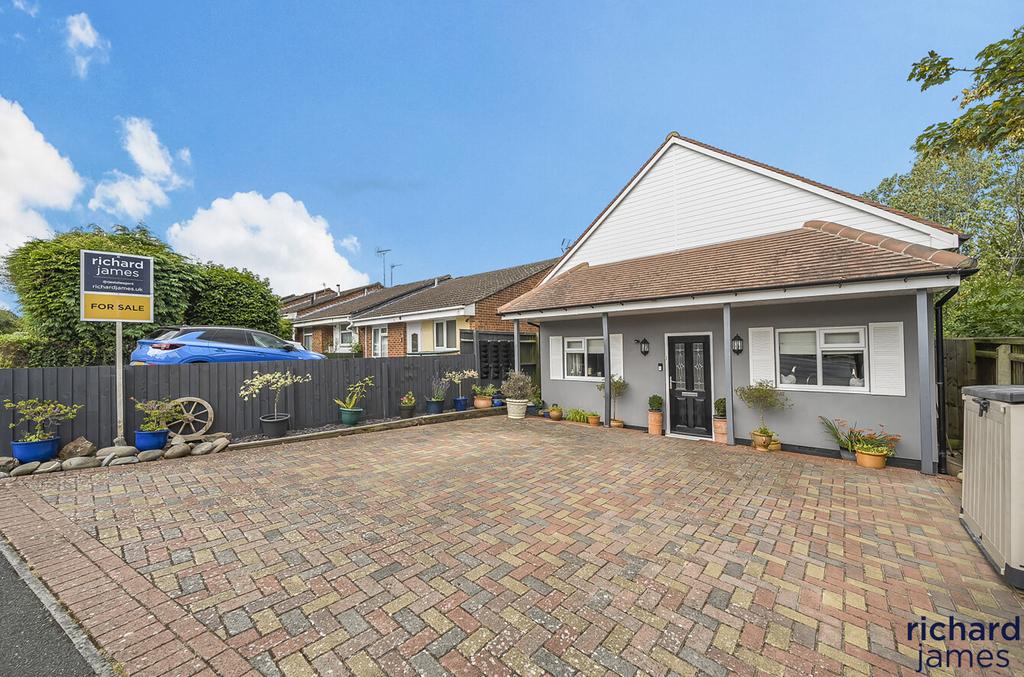 Bellver, Toothill, Swindon, SN5 3 bed detached house for sale - £330,000