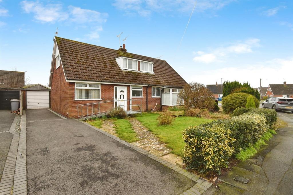 Byron Way, Wistaston, Crewe 2 bed semi-detached bungalow - £160,000