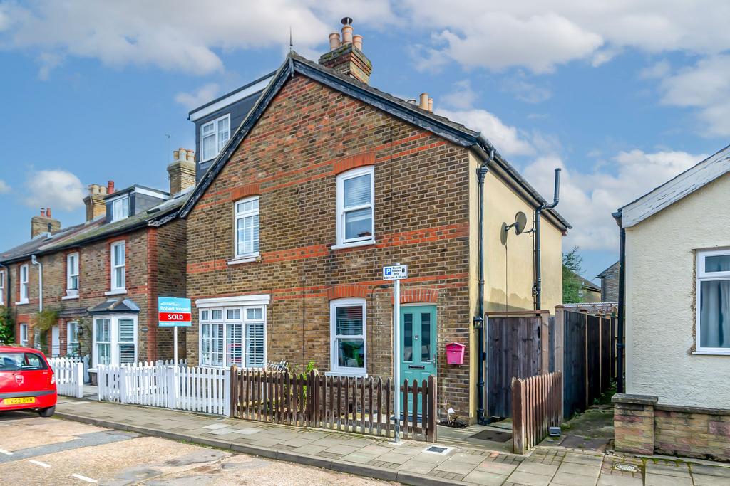 West Wickham BR4 2 bed end of terrace house - £455,000