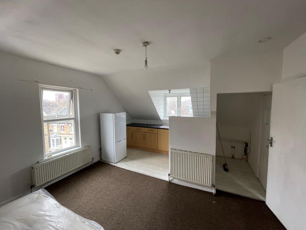 St. Mark's Rise, London E8 Studio to rent - £1,300 pcm (£300 pw)