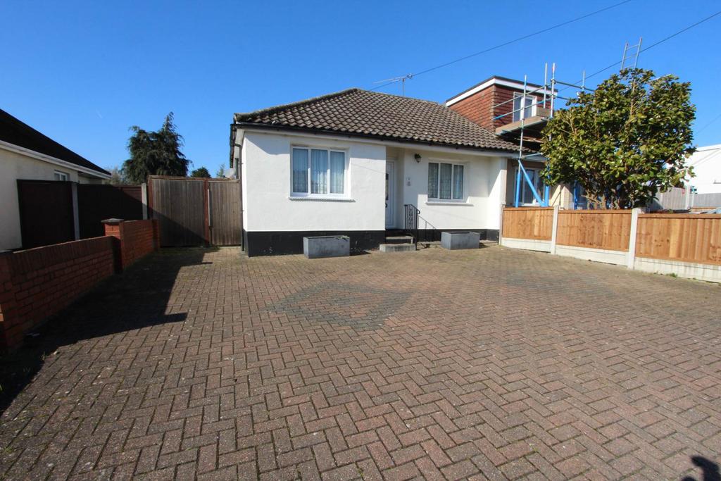 Cedar Park Close, Thundersley 2 bed semi-detached bungalow - £325,000