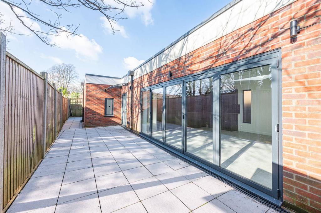Conyers Road, Streatham, London, SW16 2 bed bungalow - £625,000