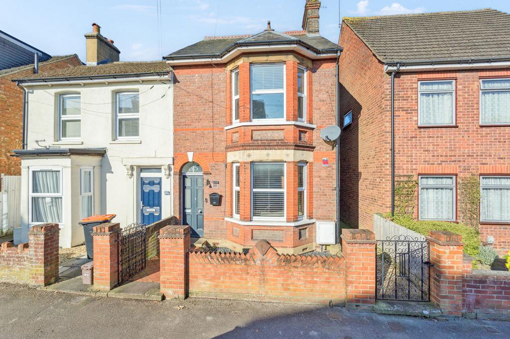 Great Northern Road, Dunstable LU5 3 bed semi-detached house for sale ...