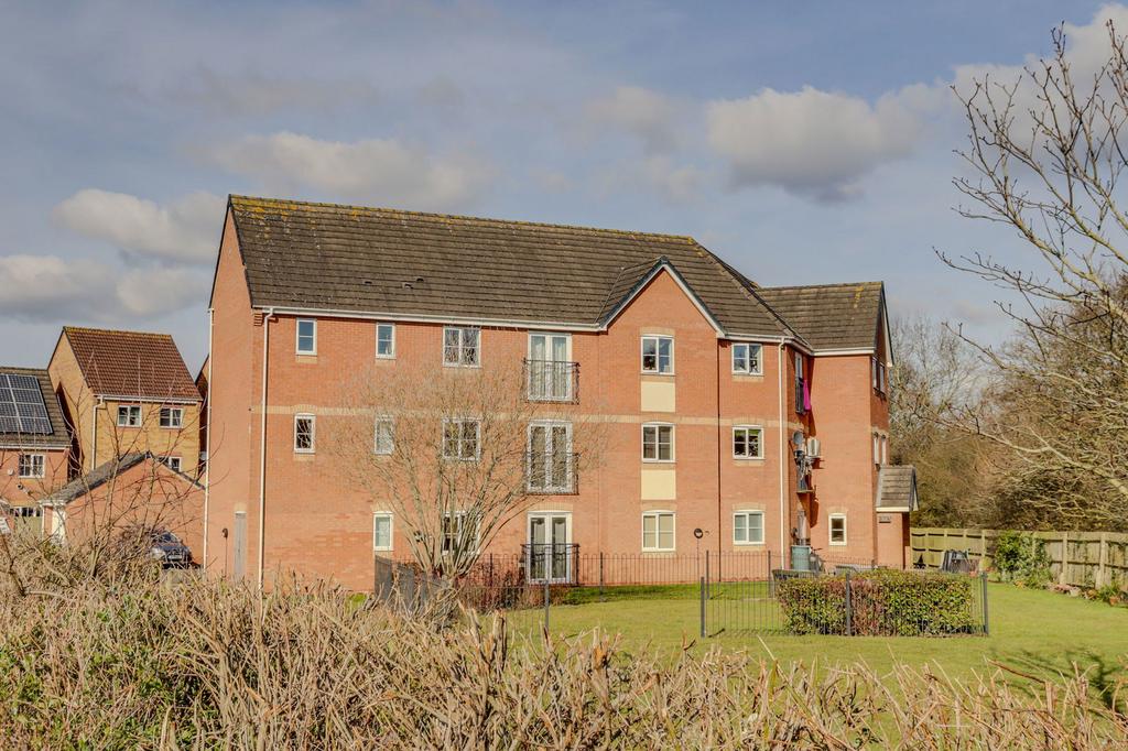 Spinney Close, Thorpe Astley 2 bed flat for sale - £155,000