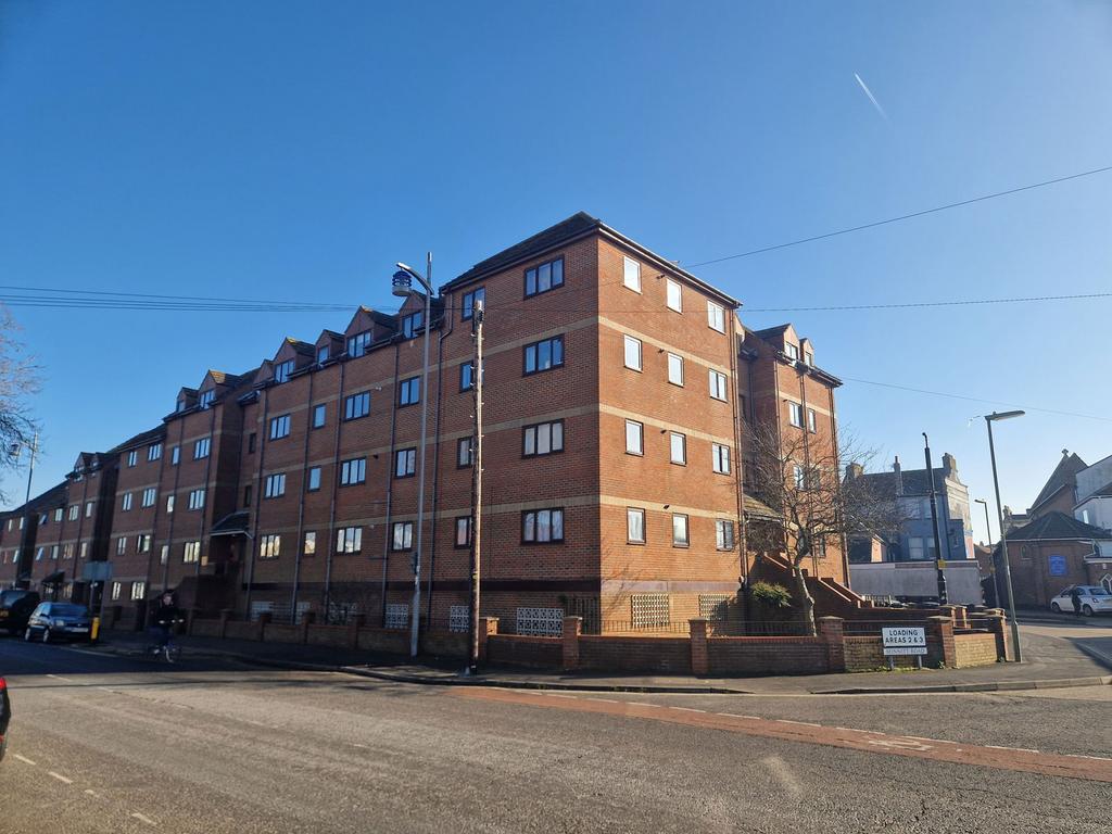 Wises Court, Mumby Road, Gosport PO12... 2 bed flat for sale - £138,500