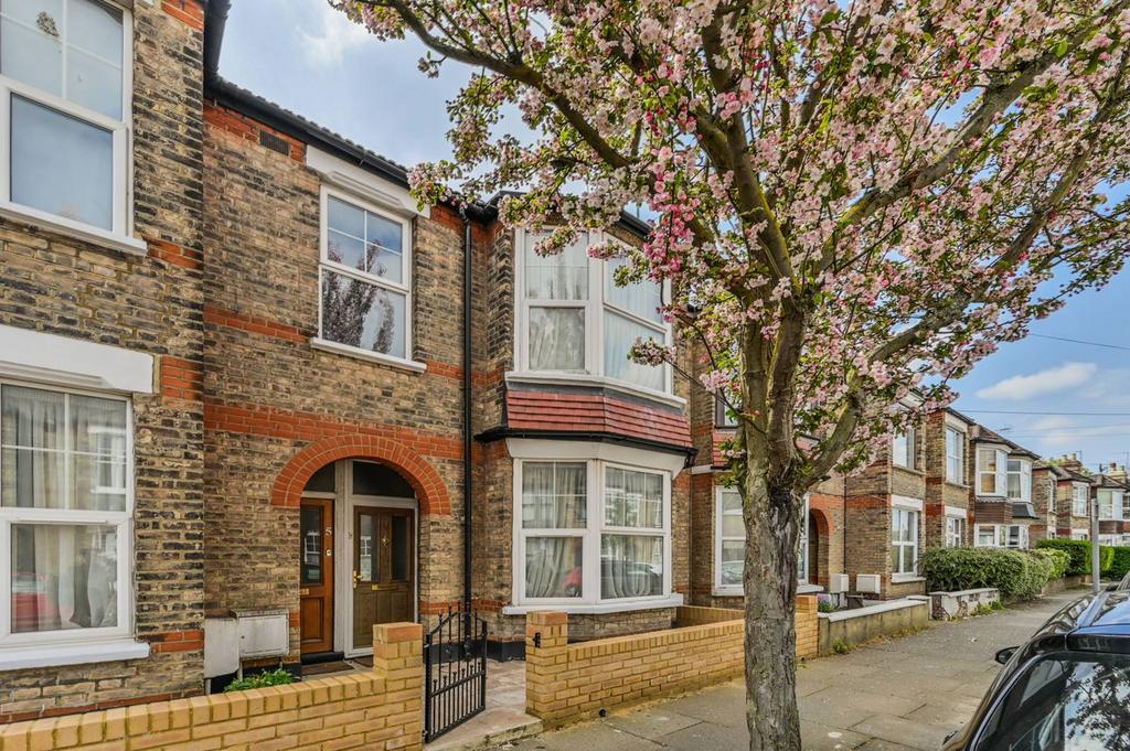 LESLIE ROAD, LONDON, N2 8BN, East... 2 bed maisonette to rent - £2,150 ...
