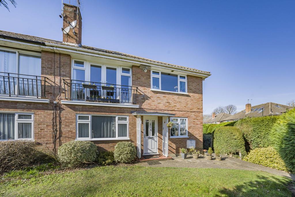 Shaef Way, Teddington 3 bed maisonette for sale - £625,000