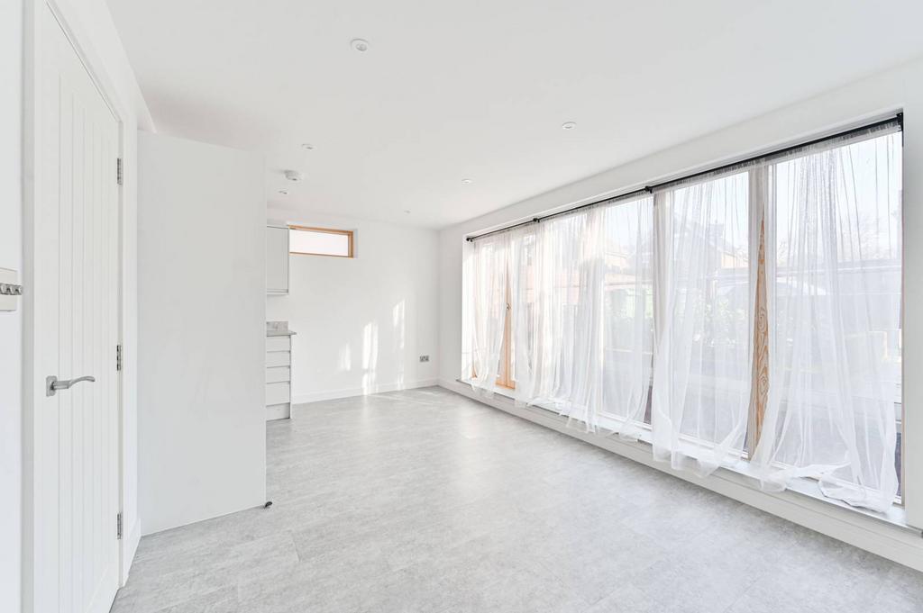 Conyers Road, Streatham, London, SW16 2 bed flat for sale - £500,000