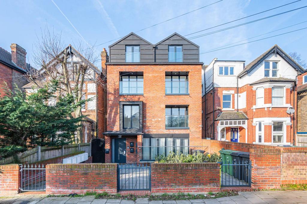 Conyers Road, Streatham, London, SW16 2 bed flat for sale - £550,000