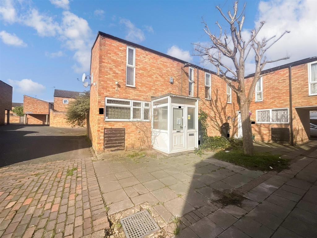 Foxglove Court, Basildon, Essex 3 bed end of terrace house - £240,000
