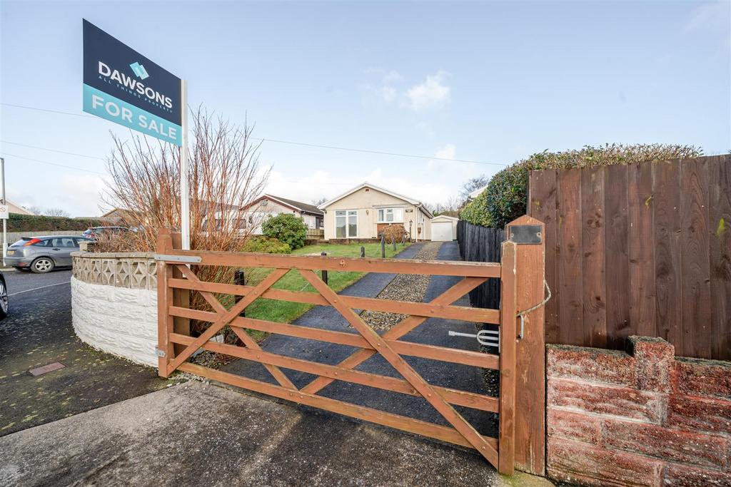 Pencaerfenni Park, Crofty, Swansea 2 bed detached bungalow for sale - £ ...