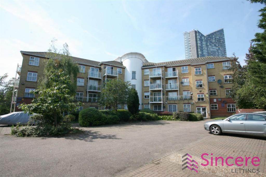 Albert Road, Ilford IG1 1 bed apartment - £1,300 pcm (£300 pw)