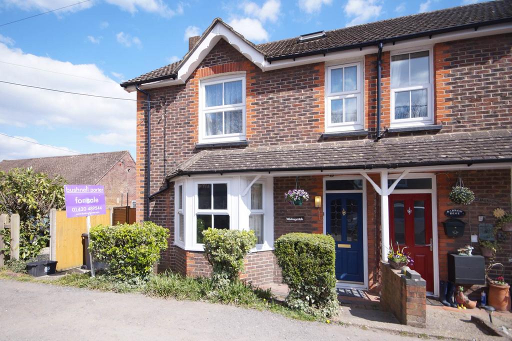 Somerset Avenue, Bordon GU35 2 bed semi-detached house - £365,000