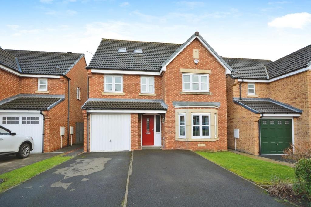 Wakenshaw Drive, Newton Aycliffe 6 bed detached house - £300,000