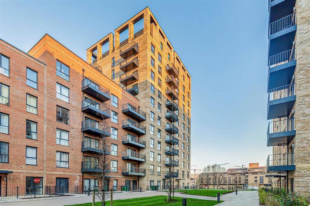 Vousden Grove, London SE28 2 bed flat to rent - £2,150 pcm (£496 pw)