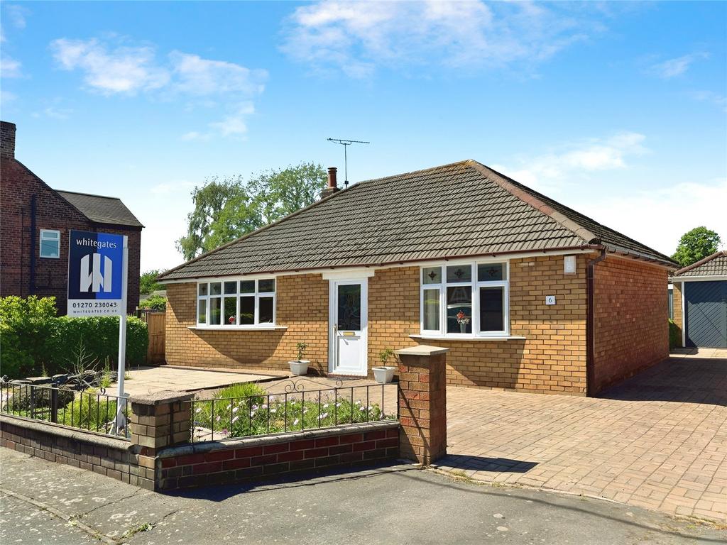 Mere Road, Weston, Crewe, CW2 2 bed bungalow for sale - £279,000