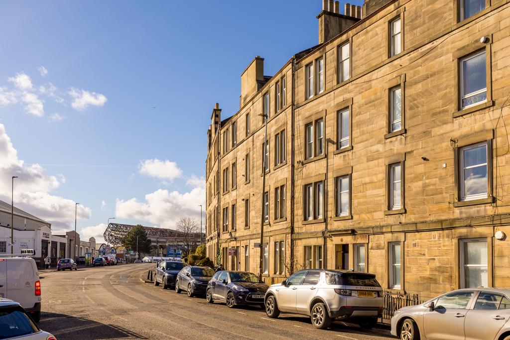 Roseburn Street, Roseburn, Edinburgh... 1 bed flat - £200,000