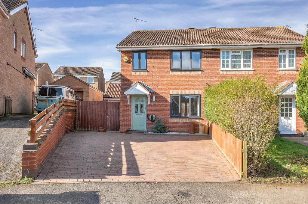 Nightingale Way, Oakham 3 bed semi-detached house - £270,000
