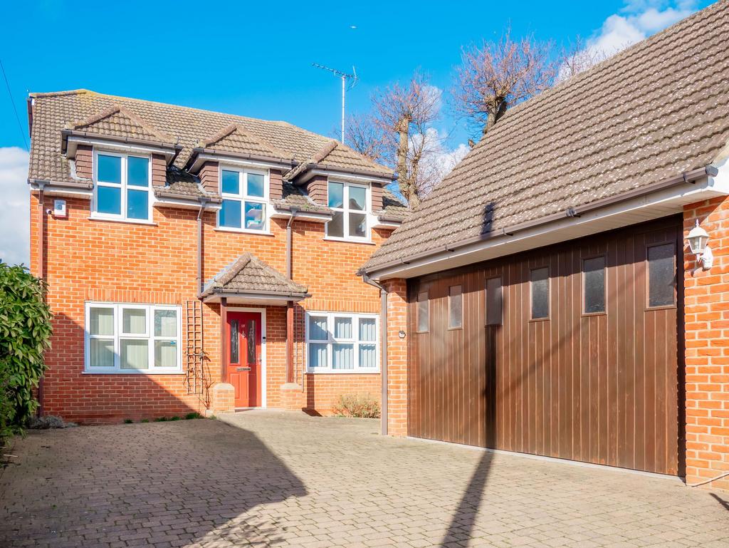 Brays Lane, Rochford SS4 4 bed detached house for sale - £625,000