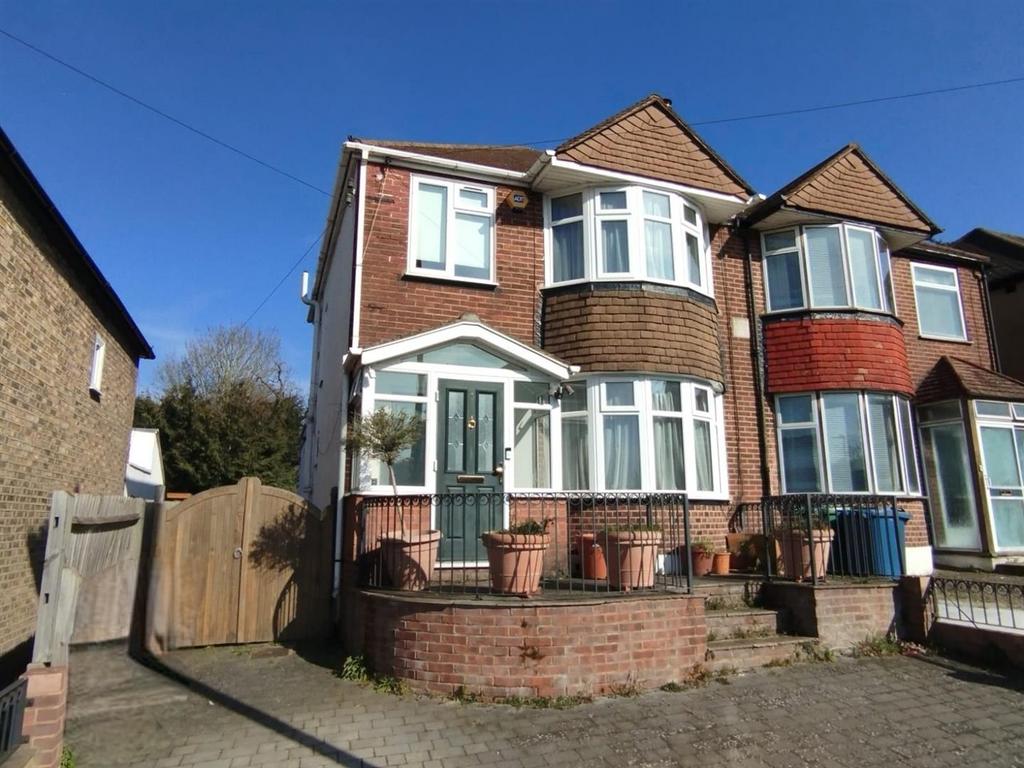 Roxeth Hill, Harrow on the Hill 3 bed house - £2,600 pcm (£600 pw)