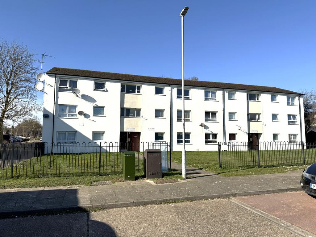 Buckle Close, Marsh Farm, Luton, LU3 2 bed flat - £1,150 pcm (£265 pw)