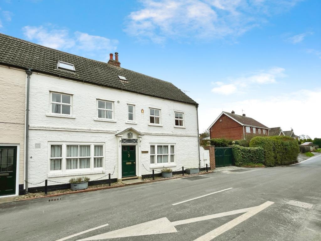 North Frodingham, East Riding Of... 4 bed semi-detached house for sale ...