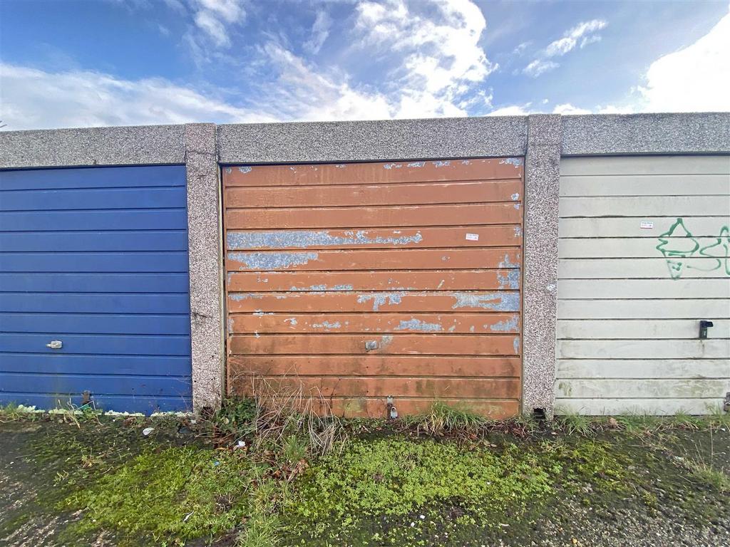 Crocus Way, Springfield, Chelmsford Garage - £16,000